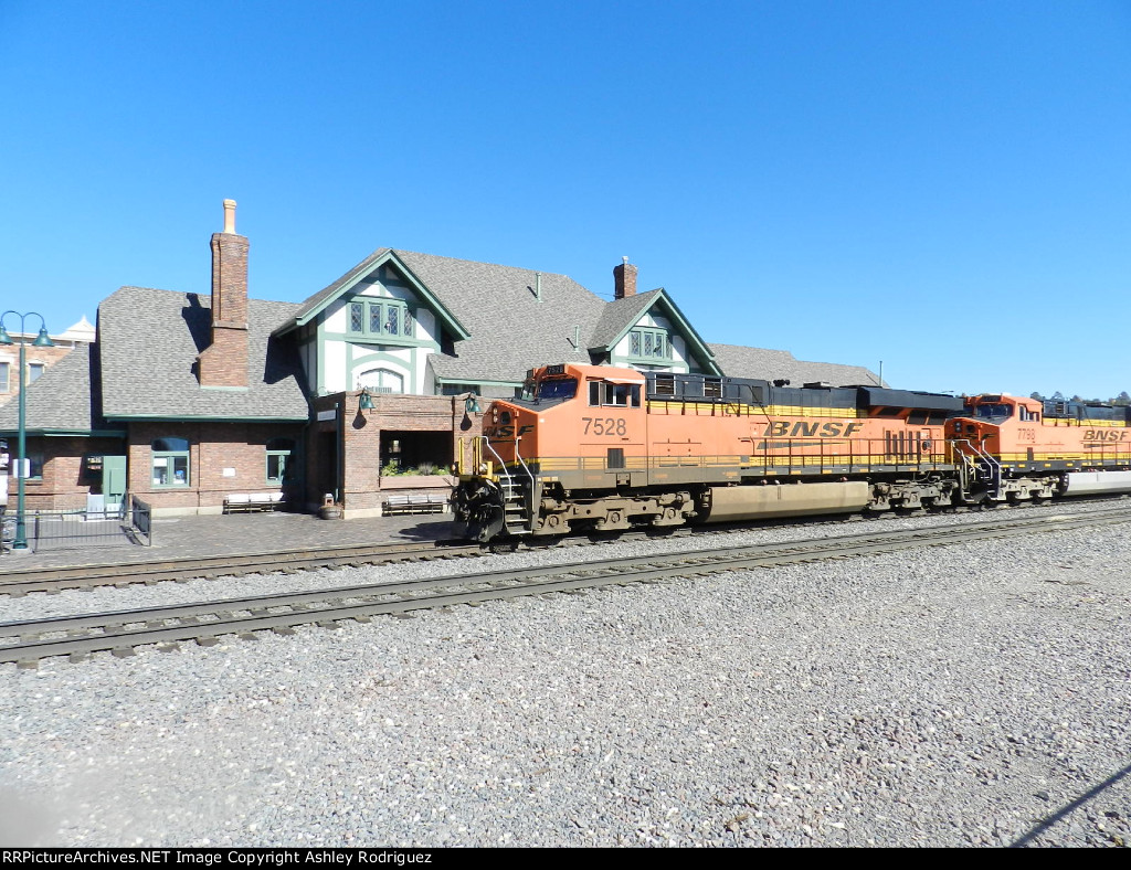 BNSF 7528